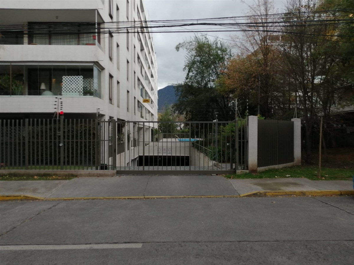 Estacionamiento en Arriendo en Vitacura | R77150929-0L0-215071657 | Emol Propiedades